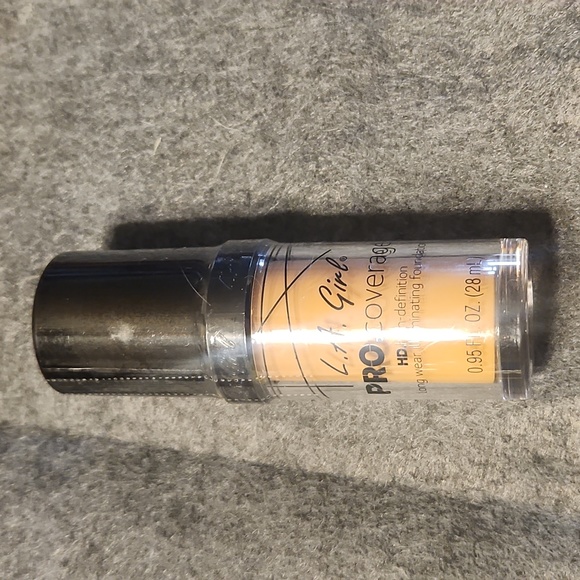 LA Girl | Makeup | 3 For 9 La Girl Foundation New | Poshmark